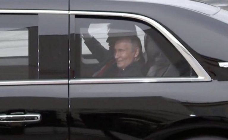 Incontro Trump-Putin: storica stretta di mano tra i leader. Donald ...