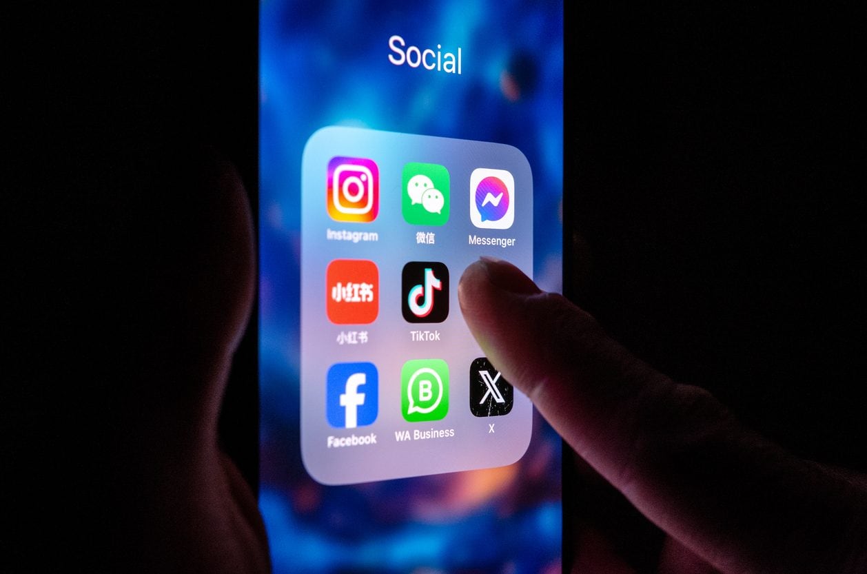 Va a cena con un ragazzo conosciuto su TikTok, lui la droga e la porta ...