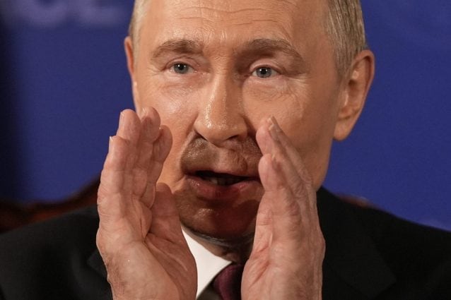 Incontro Trump-Putin: storica stretta di mano tra i leader. Donald ...