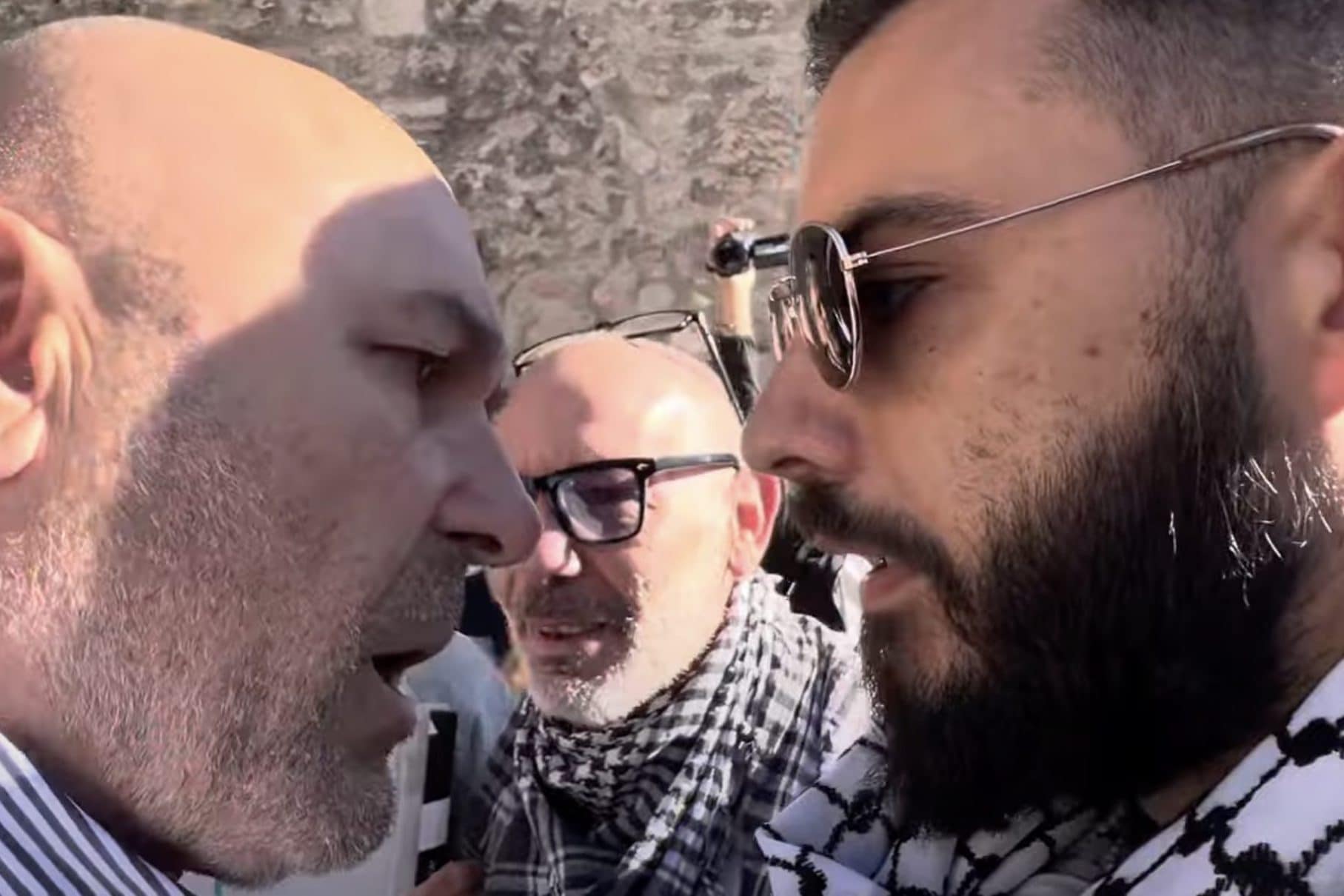 Bandecchi contestato a Terni dopo le parole su Gaza, rissa sfiorata e ...