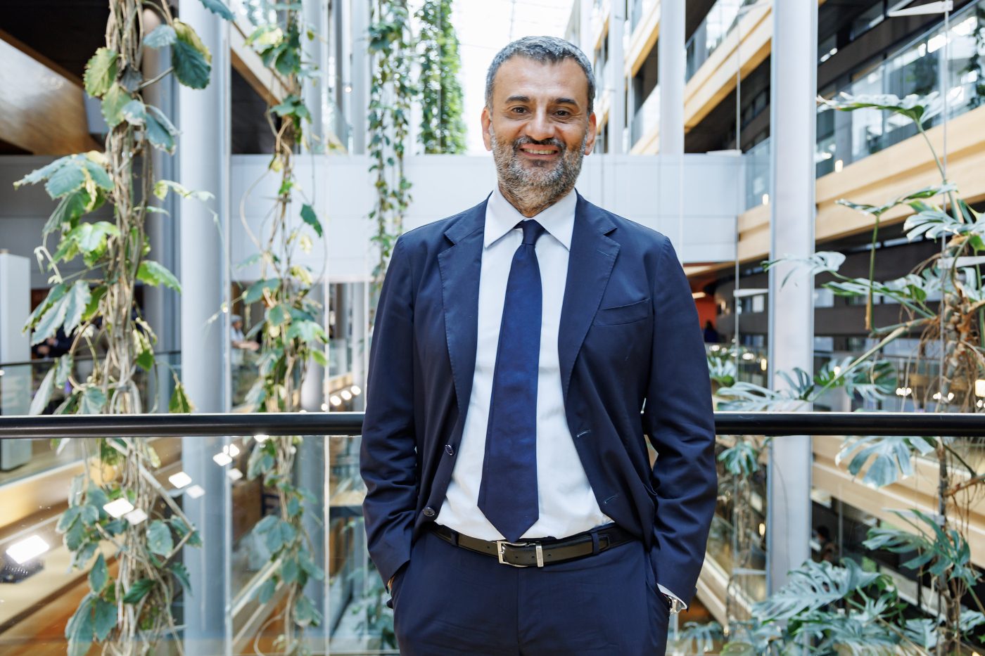 L'eurodeputato Pd Antonio Decaro è il candidato del centrosinistra alle ...