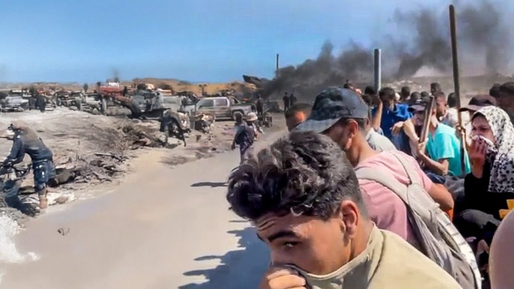 "Ci stanno cancellando dalla terra": la fuga dei palestinesi da Gaza e ...