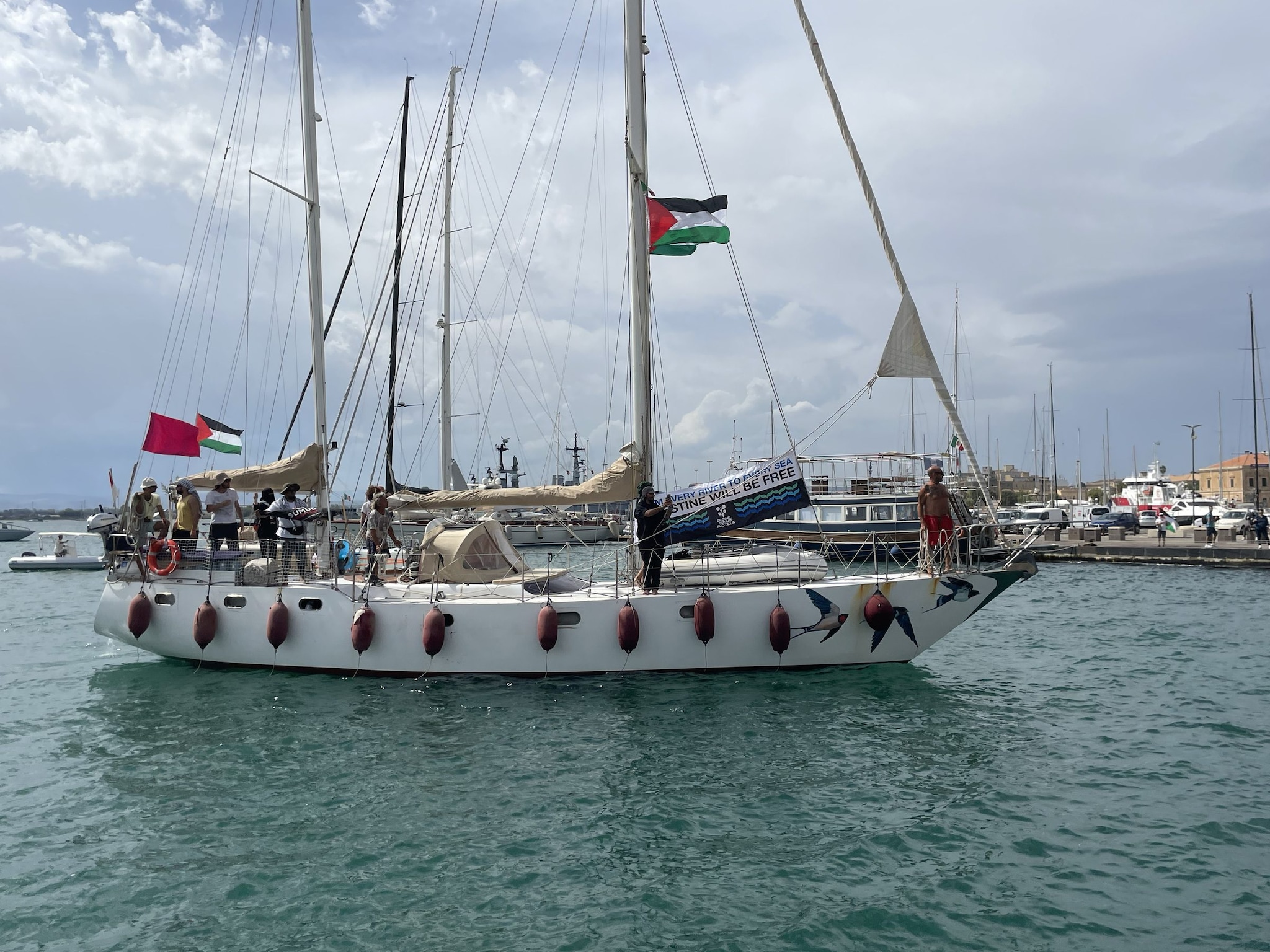 La Global Sumud Flotilla è ripartita verso Gaza: "Ora non ci fermiamo più"