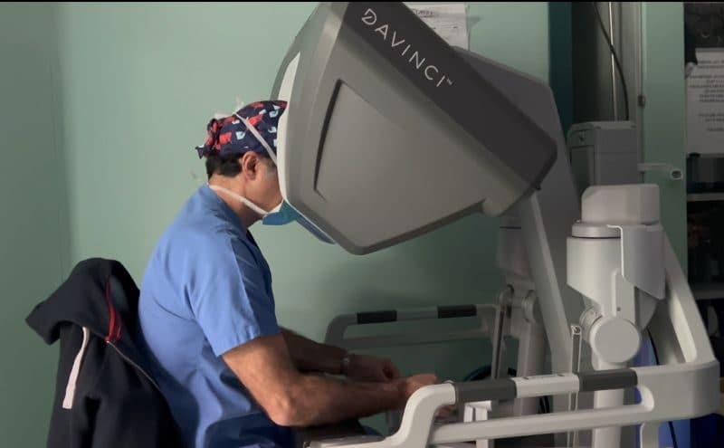 Un legame che salva una vita: primo trapianto di fegato robotico a ...