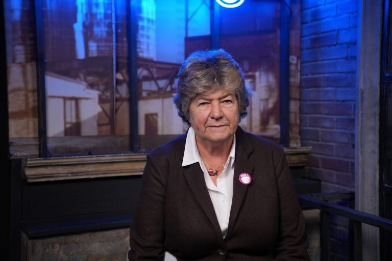 Testo e significato di Désolée, Anna prova a prendersi anche il titolo ...