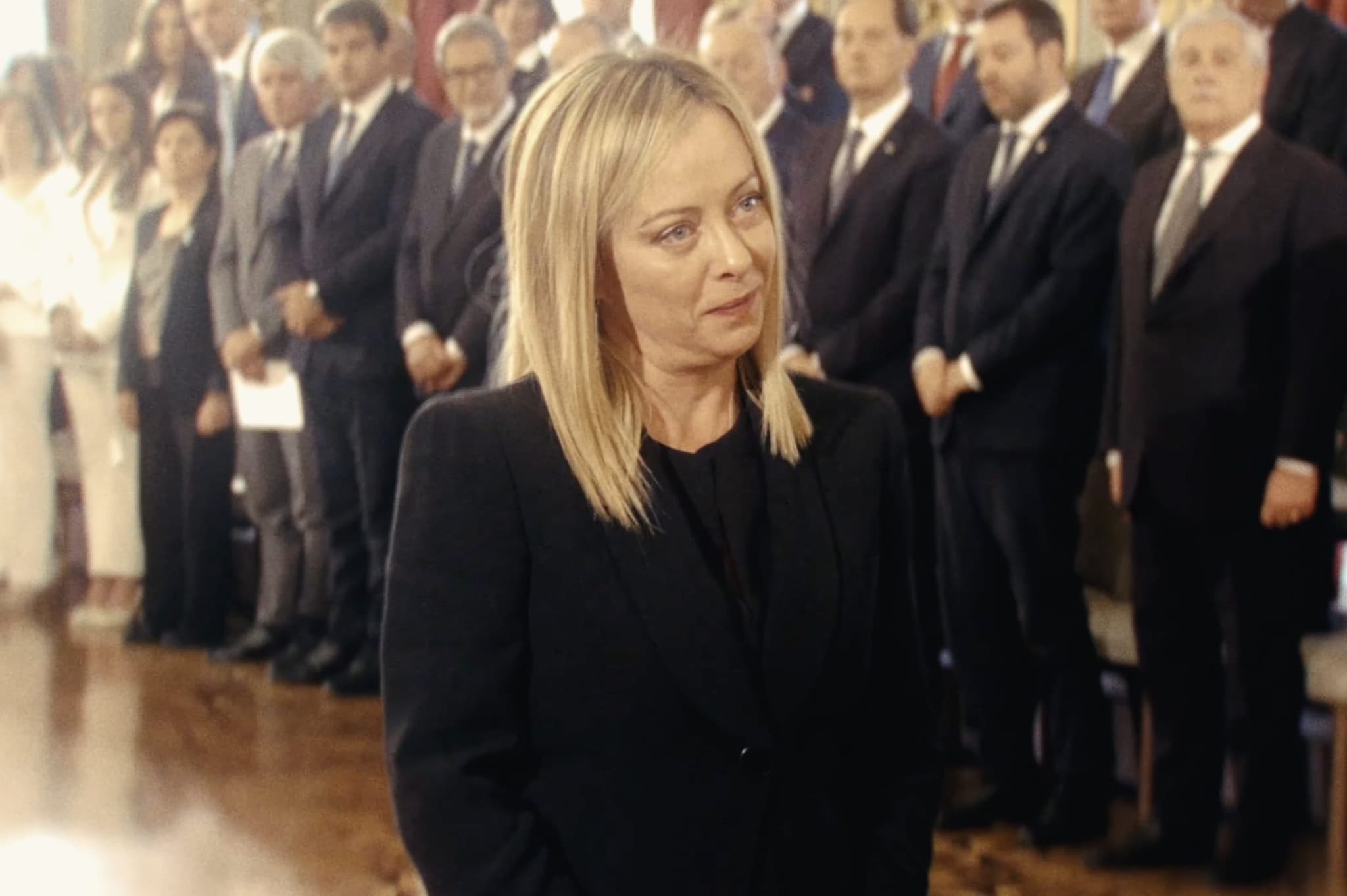 Lo spot di FdI dove le donne del 1946 sognano Giorgia Meloni e decidono ...