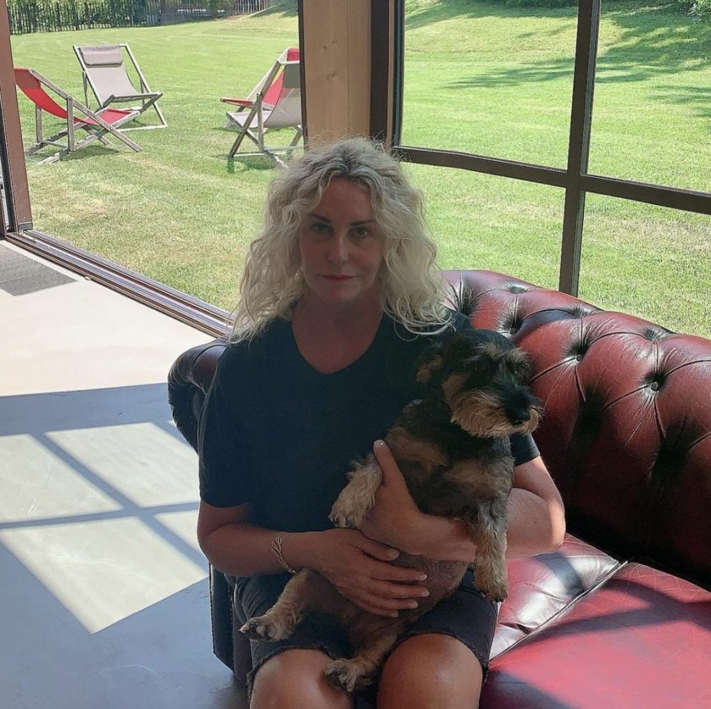 La casa di Antonella Clerici: un rifugio di legno immerso nel bosco