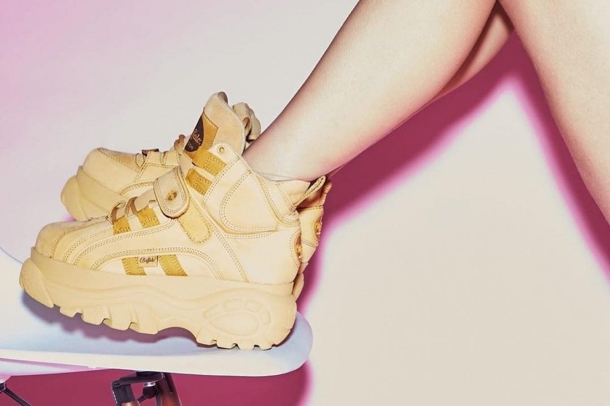 Ritornano le Buffalo, le sneakers con la zeppa che hanno spopolato ...