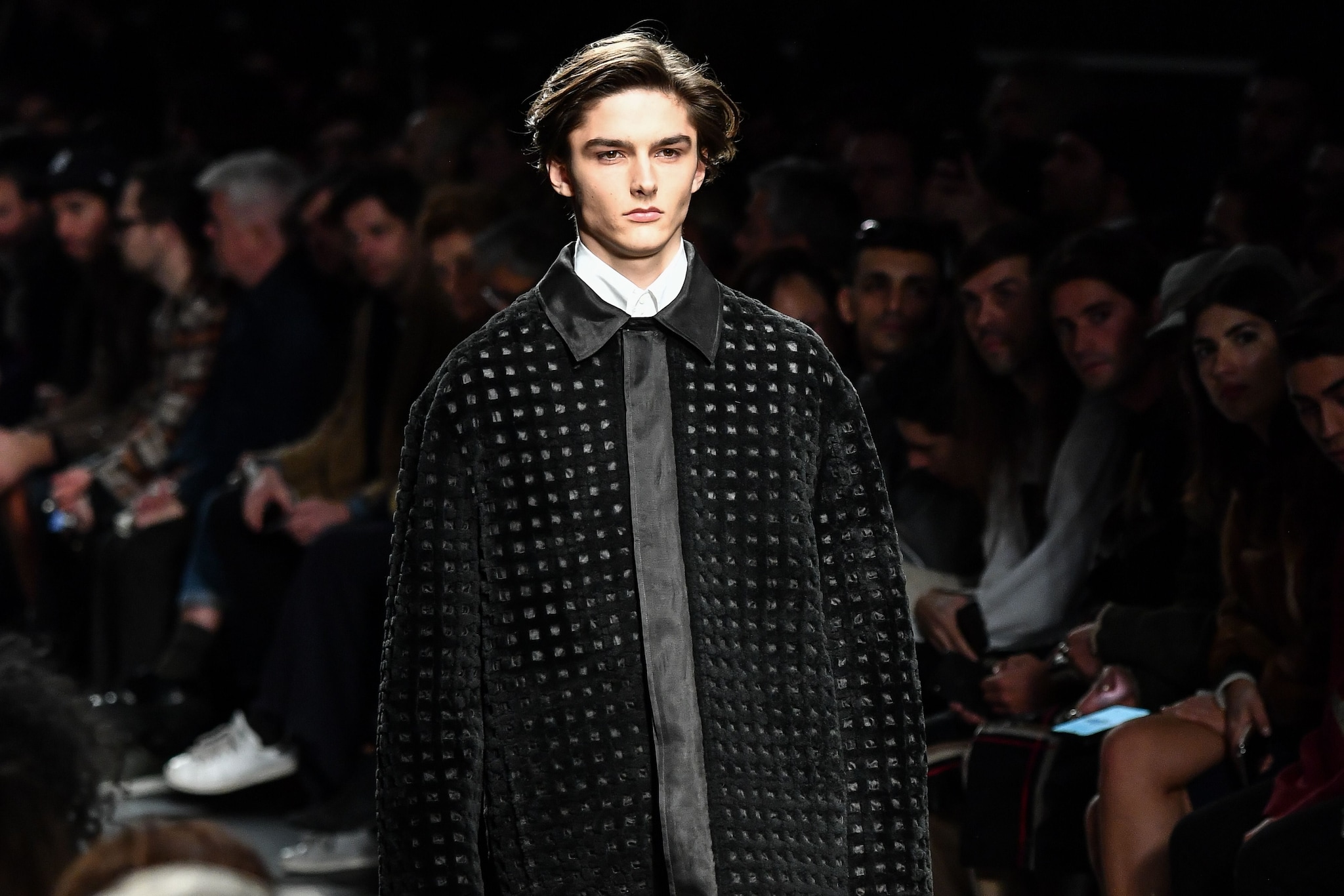 La moda si ferma: rinviate le sfilate uomo Milano e la Haute Couture di ...