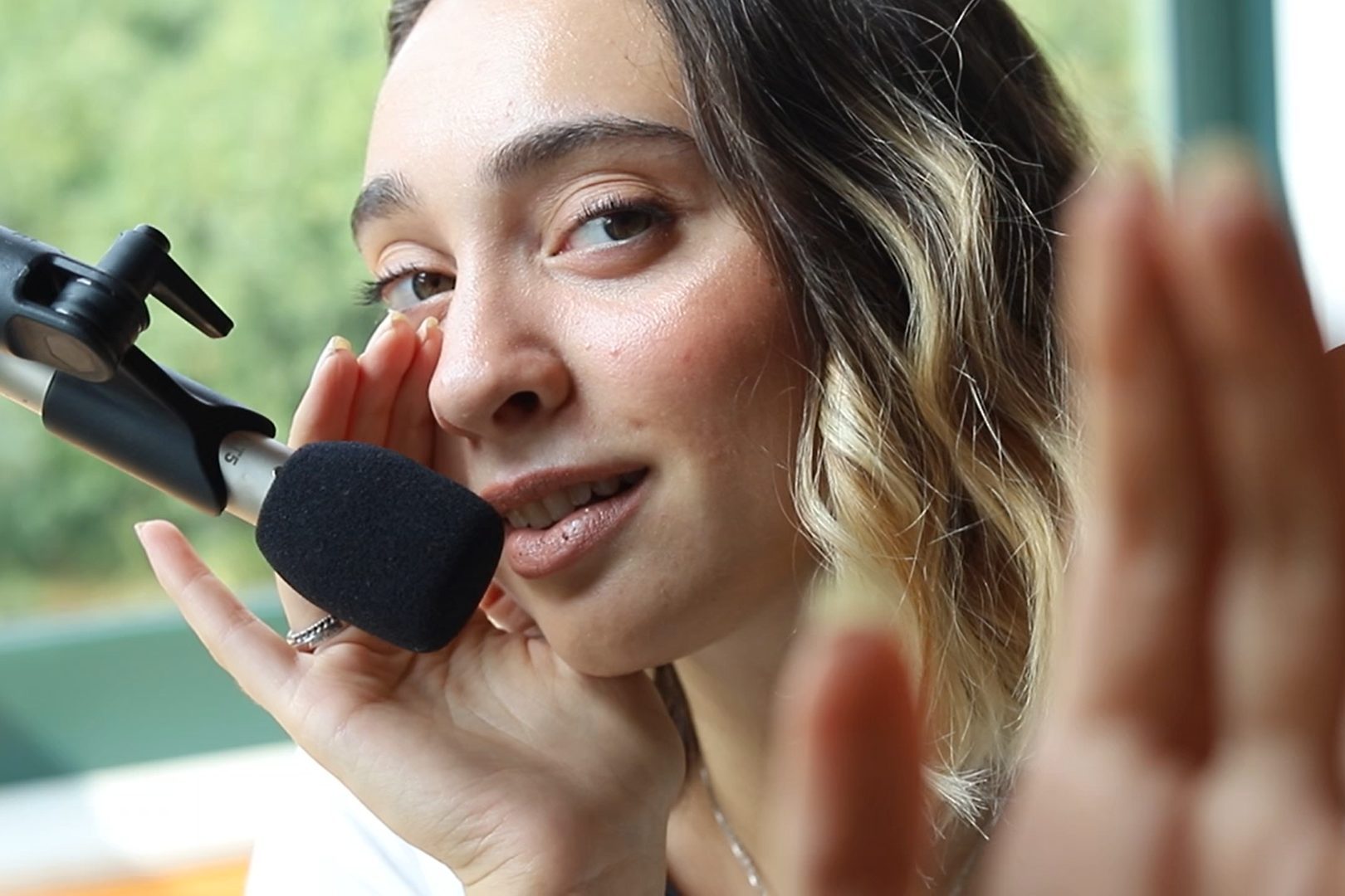 Chiara ASMR, la YouTuber dei sussurri: "Ognuno ha il suo suono rilassante ma deve saperlo cercare"