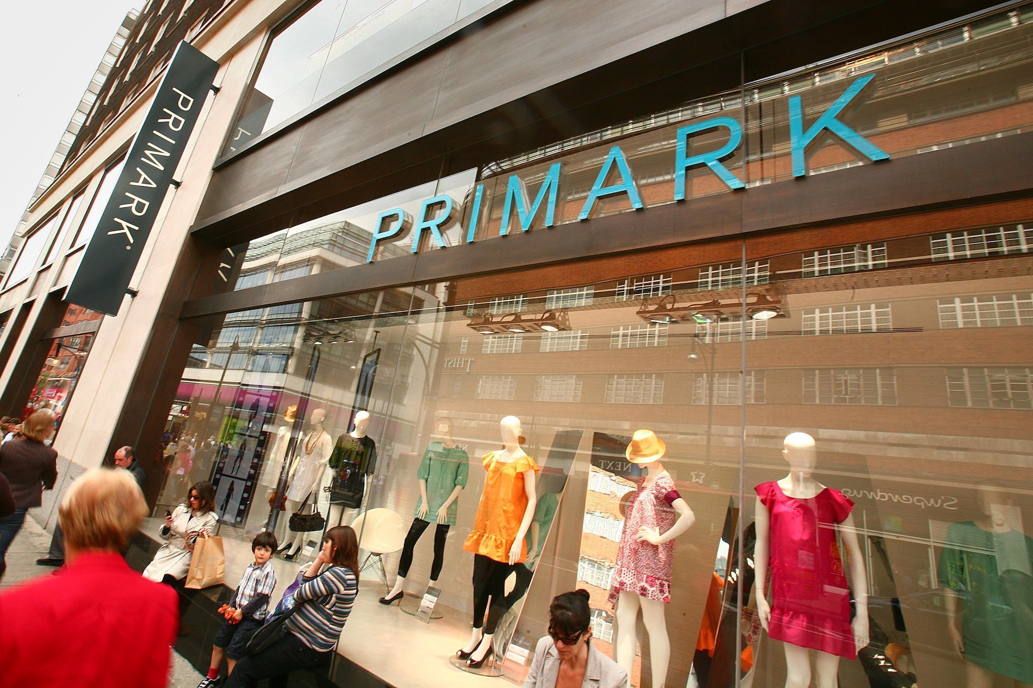 Crolla il fatturato Primark, persi già 890 milioni di euro: colosso in ...