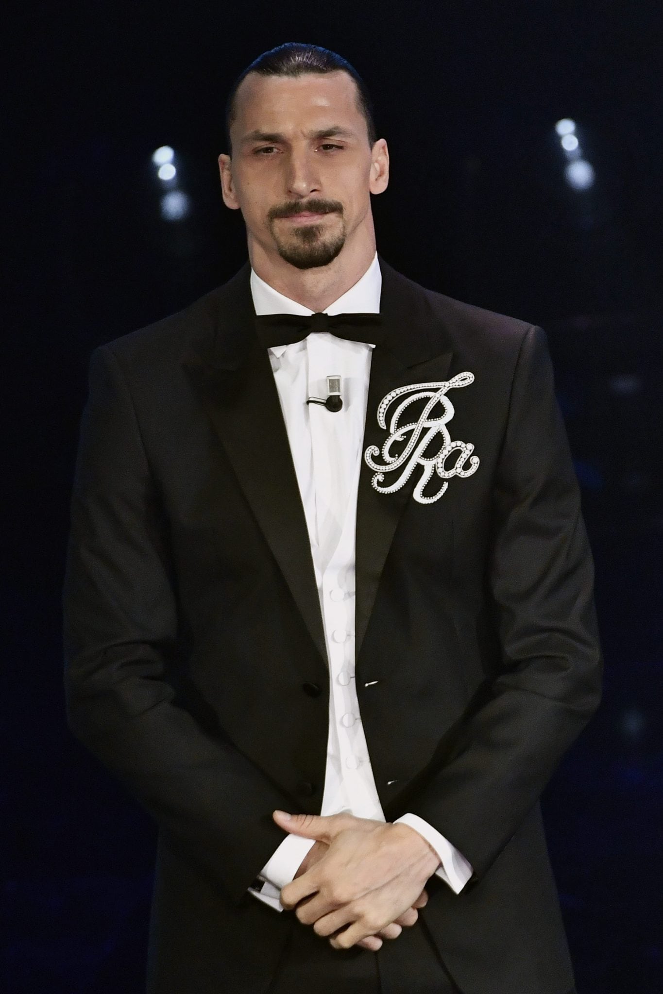 Zlatan Ibrahimović con la giacca personalizzata a Sanremo: al Festival ...