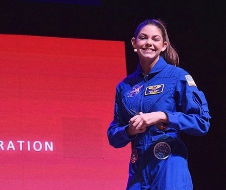 Alyssa Carson, aspirante astronauta e influencer: la moda ora vuole ...