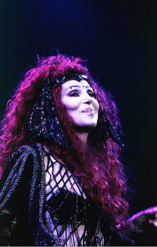 Cher compie 75 anni: le mille trasformazioni della diva che ha ...