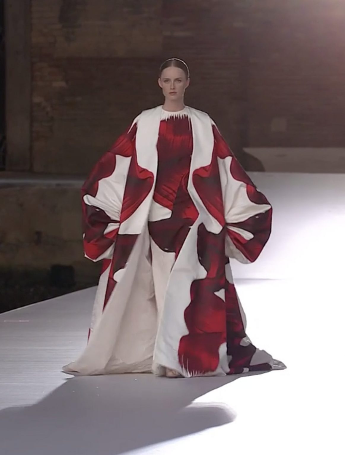 Valentino sfila sull'acqua a Venezia: l'emozionante collezione Haute ...