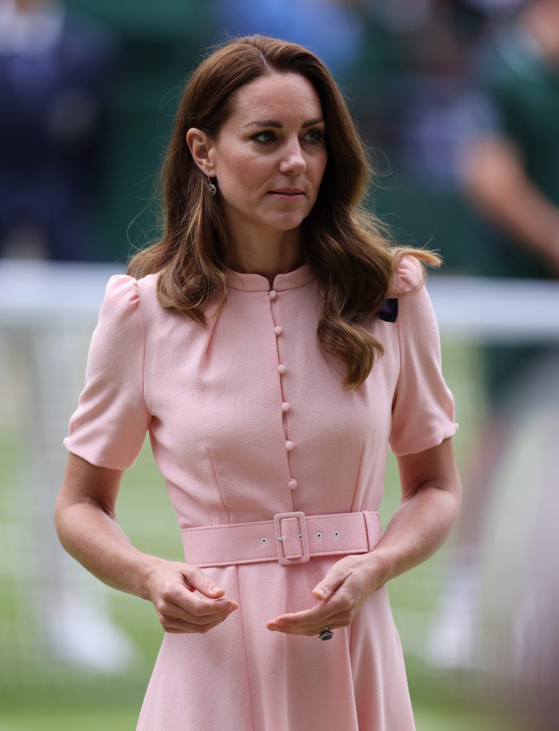 Kate Middleton incanta in rosa alla finale di Wimbledon: il significato ...