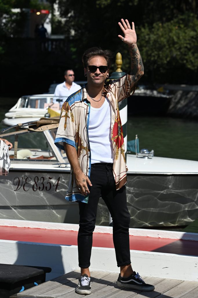 Alessio Bernabei da Amici a Venezia 2021: com'è diventato l'ex cantante ...