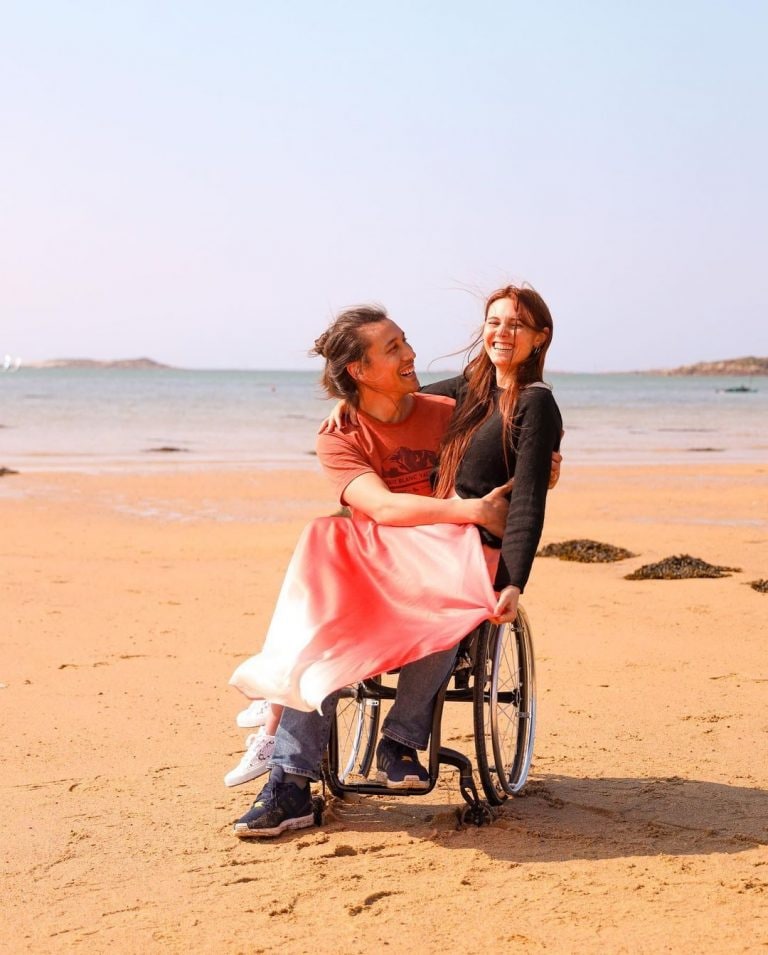 Giulia gira il mondo in carrozzina: "Non devo perdere tempo, ce n'è poco nella vita"