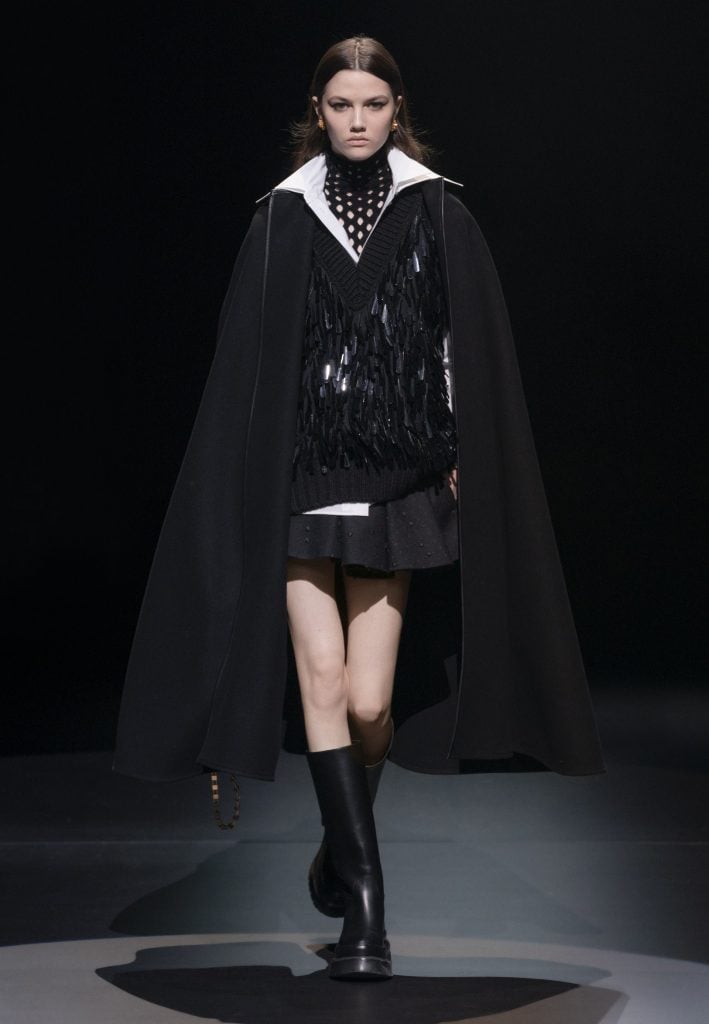 Cappa, mantella o poncho: come ripararsi dal freddo con eleganza nell ...