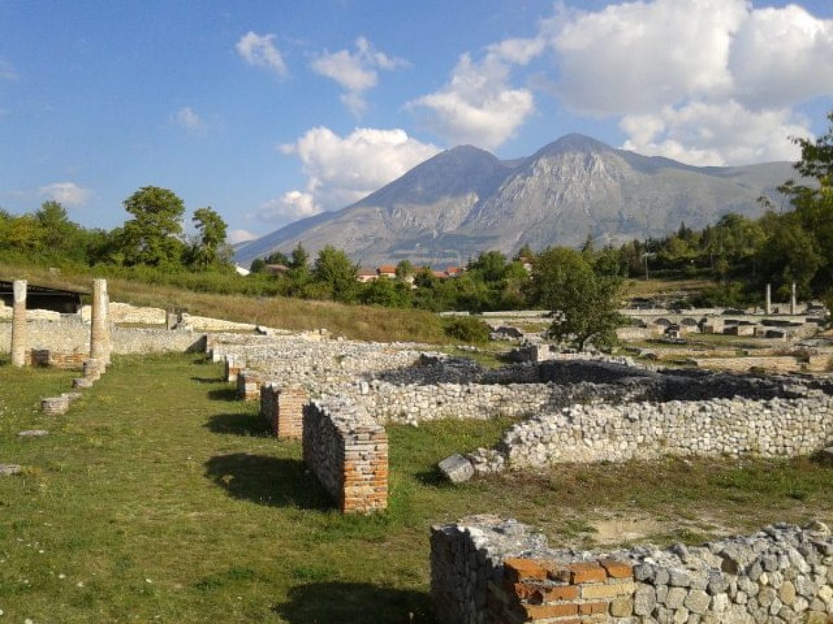 Alla scoperta dell'antica colonia romana di Alba Fucens