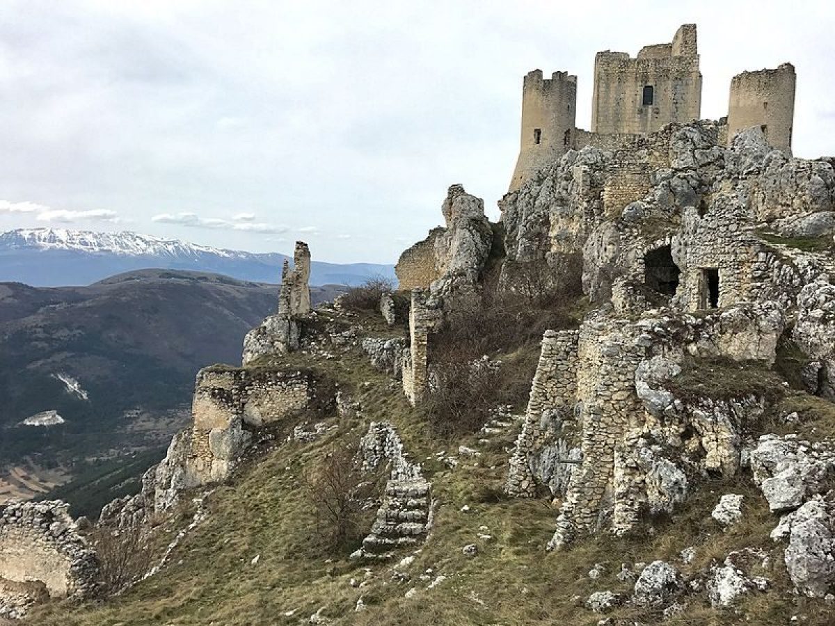 Rocca Calascio: uno dei castelli più alti d'Europa