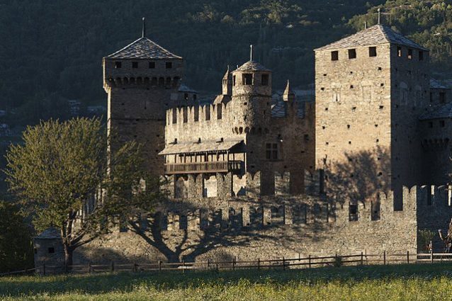 Castello di Fénis, un gioiello medievale immerso nella bellezza
