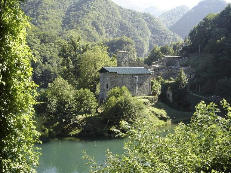 Isola Santa, il borgo da fiaba in Toscana