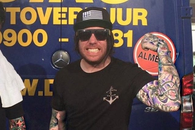 Morto a 35 anni Derek Jones chitarrista della band Falling in Reverse