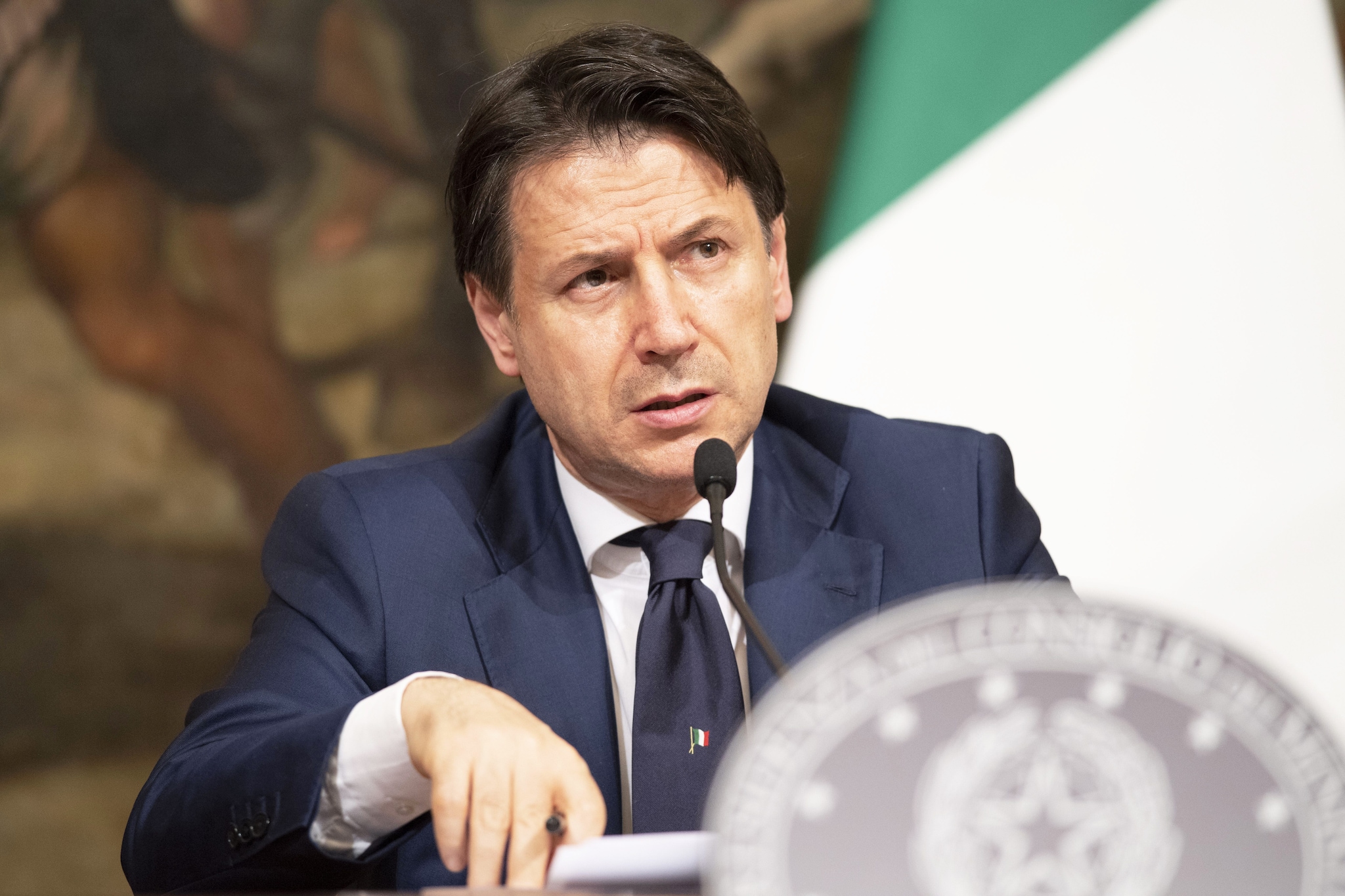 Perché Conte avrebbe potuto evitare di dire: "I nostri artisti che ci ...