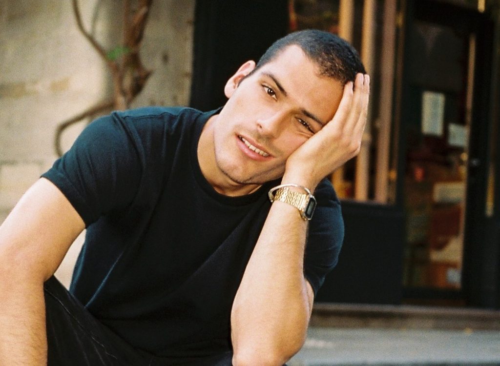 Oscàr Anton e la sua bye bye, canzone che ha conquistato le radio e Bob ...