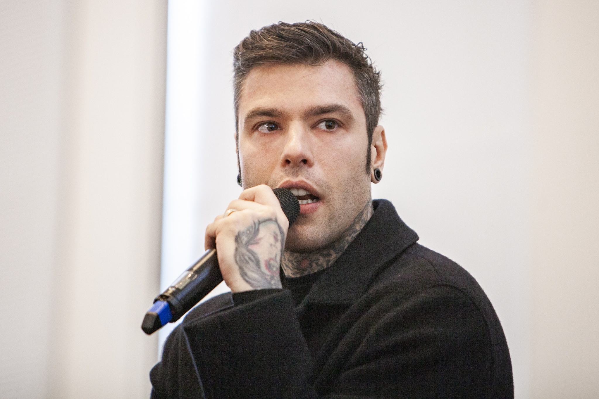 Fedez parla del tumore: "Sono stato fortunato, non ho dovuto fare chemio"