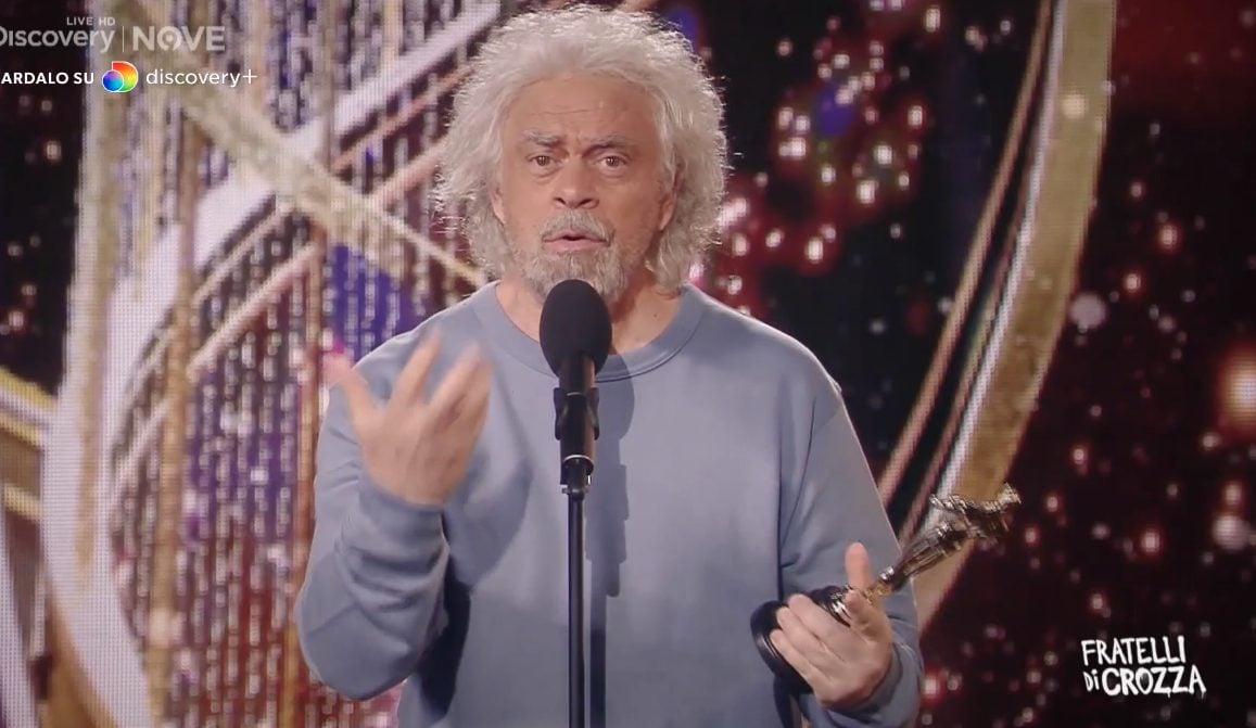 Crozza è Grillo dopo il video in difesa del figlio: "Così ho fondato e ...