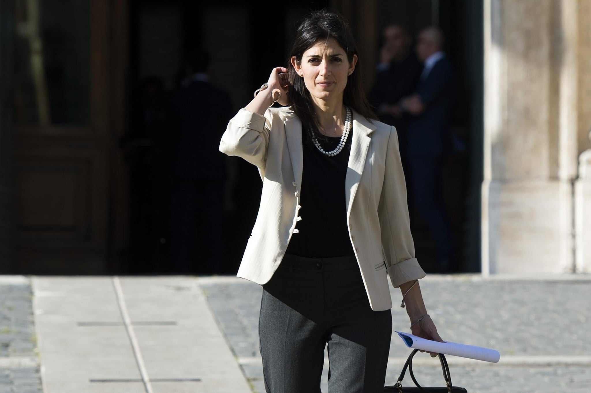 Virginia Raggi parte a sorpresa per Doha: deve incontrare l'emiro del Qatar