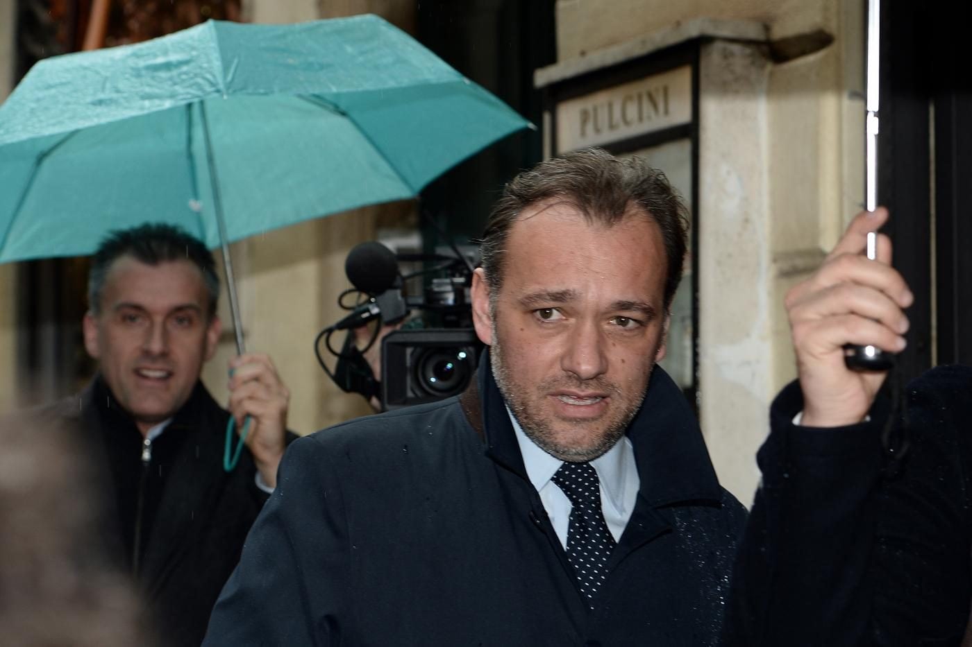 Il senatore del Pd Matteo Richetti investito da un'auto in pieno centro ...