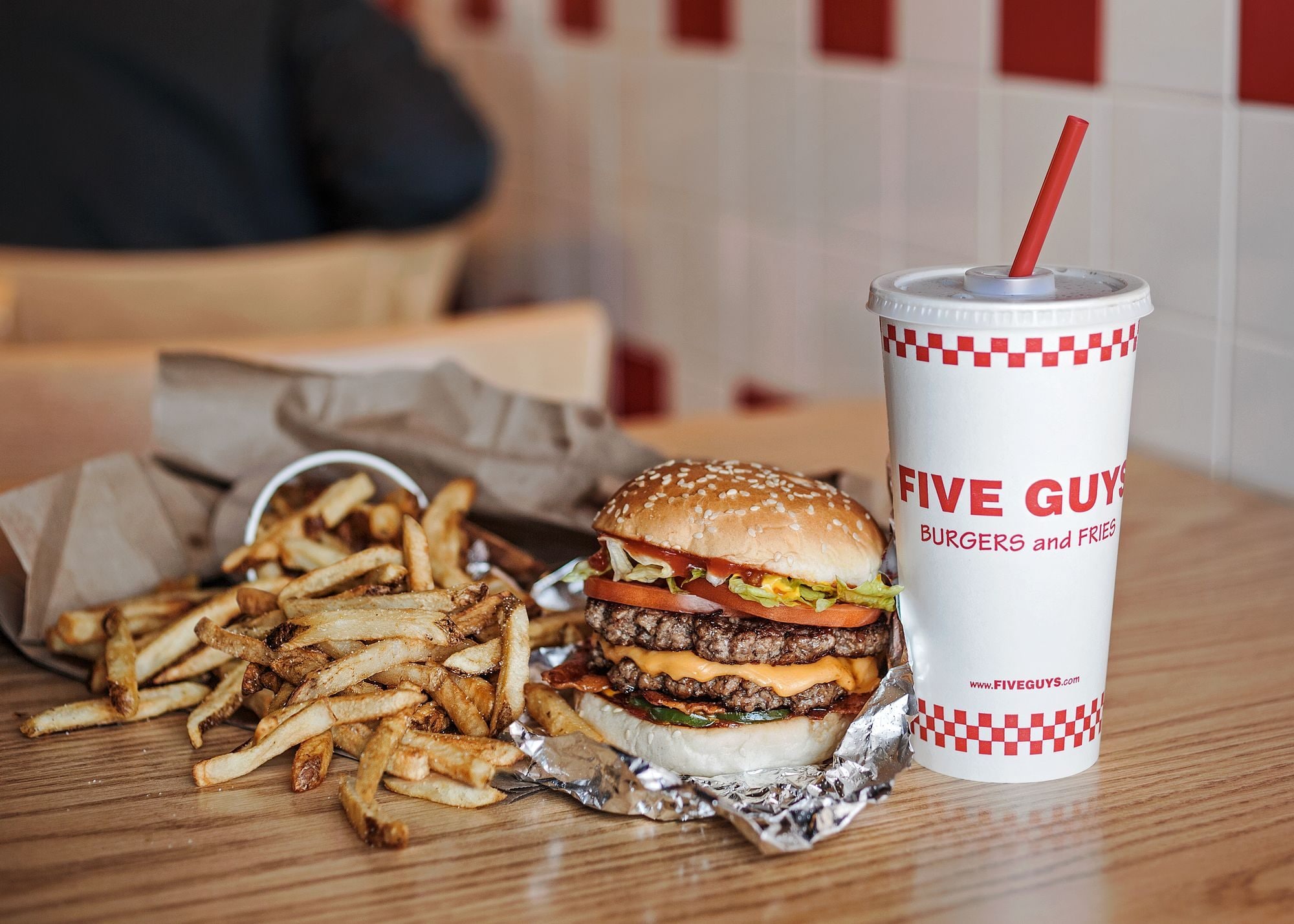Five Guys, il colosso americano di burger and fries arriva a Roma