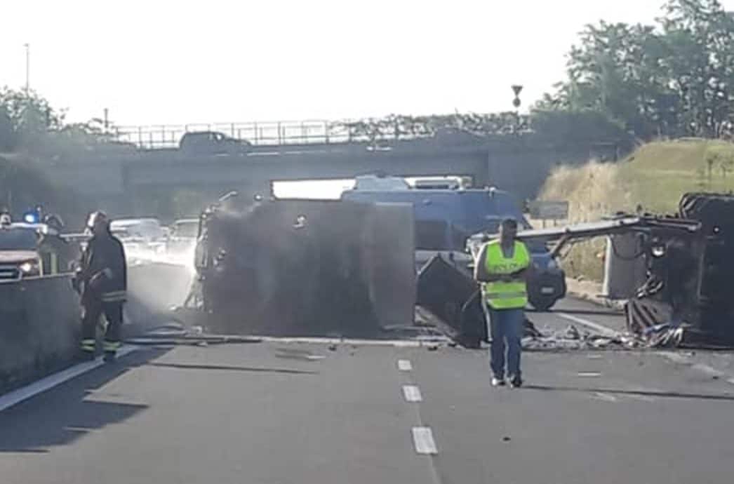 Pontina bloccata, traffico paralizzato per un incidente: 5 chilometri ...