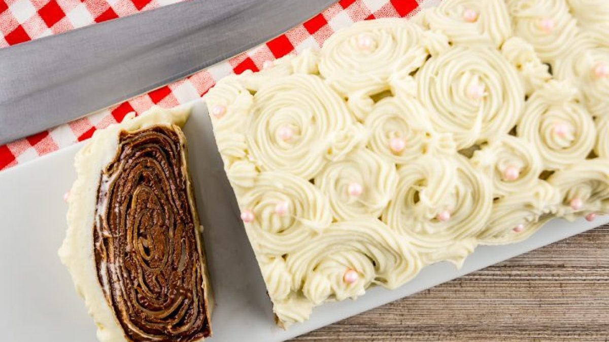 Rotolo alle mandorle e fragole: la ricetta del dolce delizioso e ...