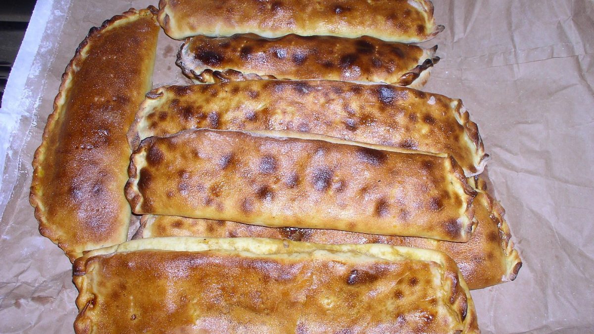 Scacciata siciliana, storia del piatto che unisce i popoli