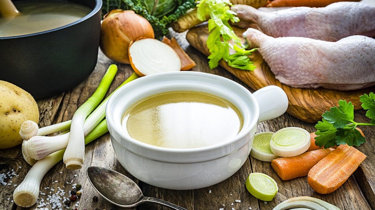 Il brodo perfetto: regole e trucchi per prepararlo al meglio