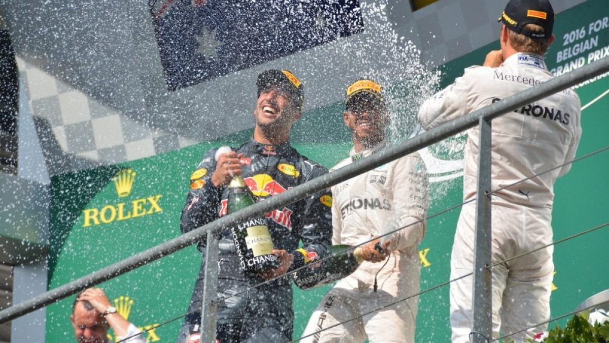 Acquarosa: cos'è il cocktail ideato da Leonardo Da Vinci e usato oggi ...