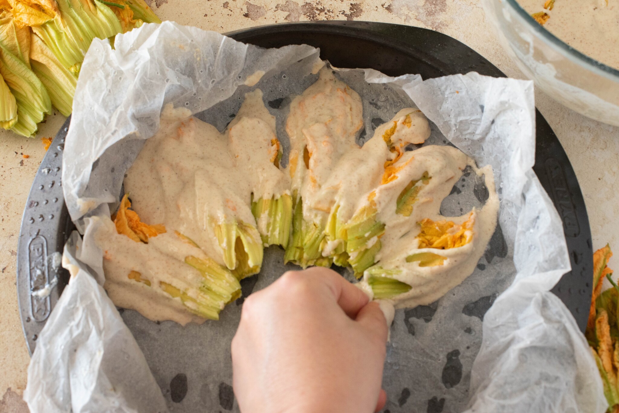 Pizza di fiori di zucca di mamma Graziella: la ricetta del piatto ...