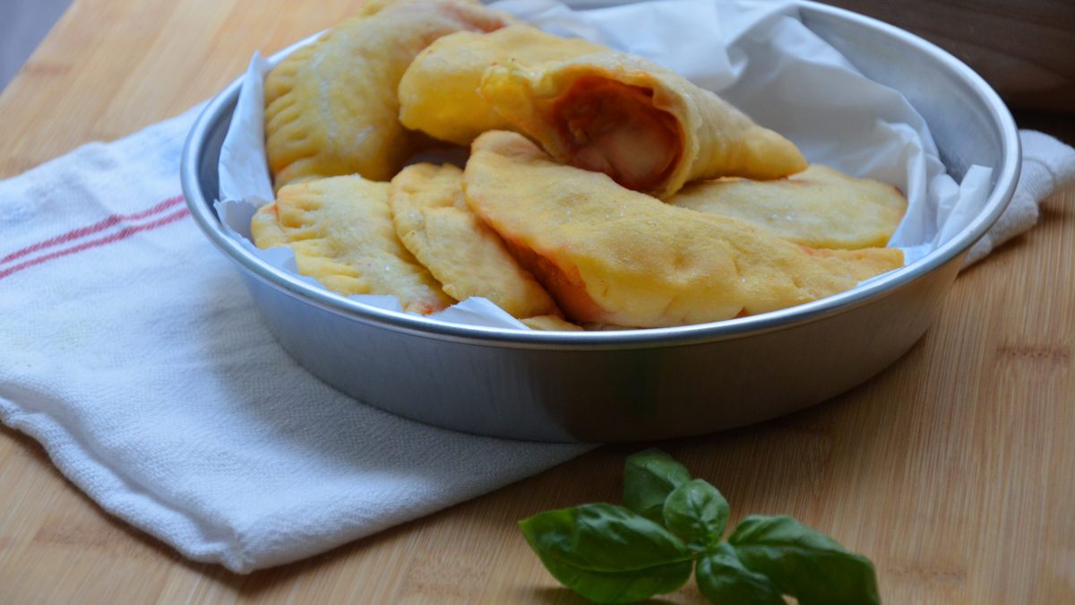 Panzerotti senza lievitazione: la ricetta veloce e leggera della ...