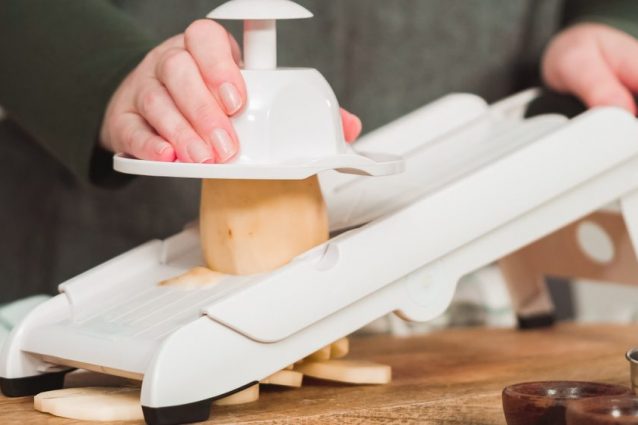 Patate a sfoglia fatte in casa, i segreti per realizzarle alla perfezione