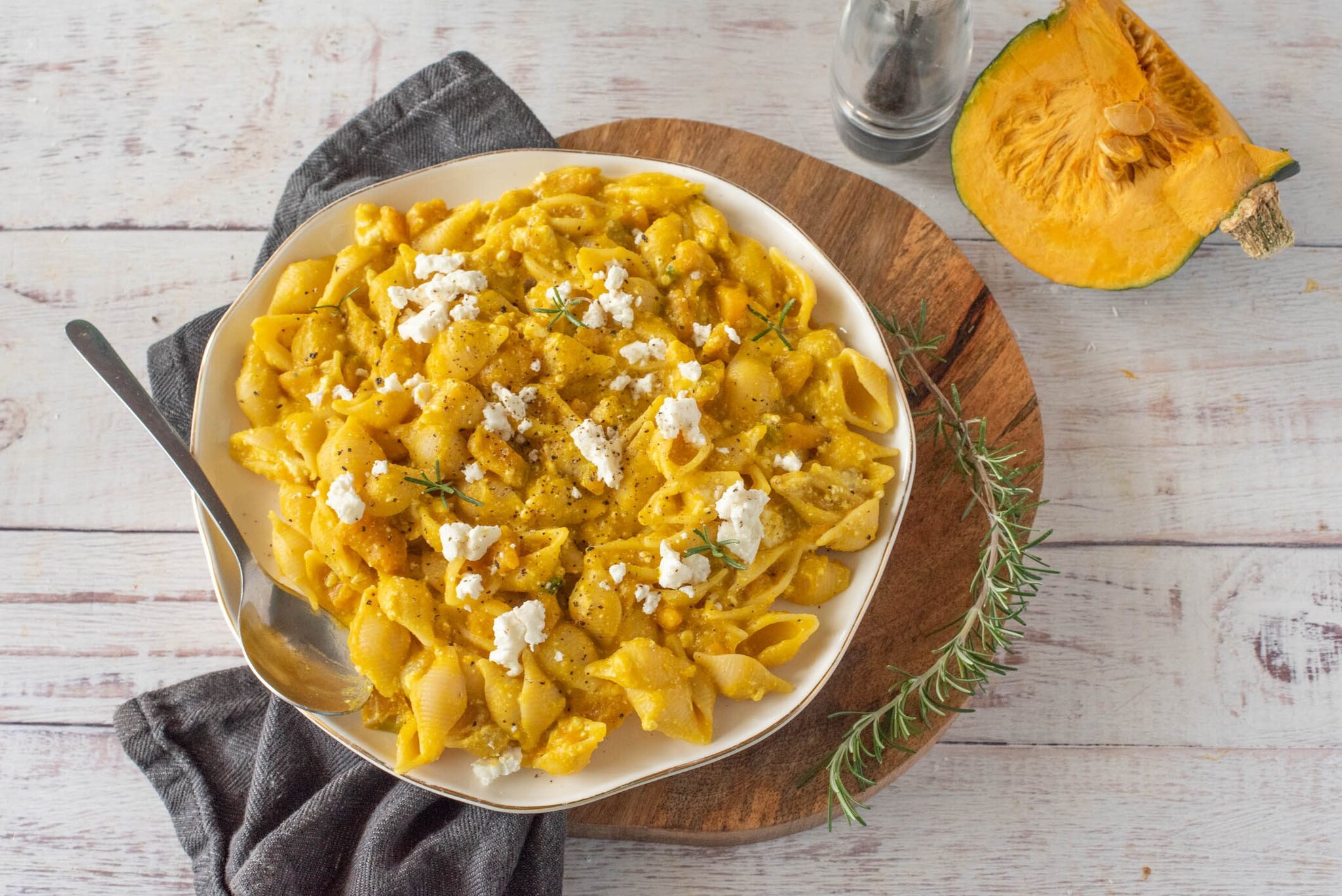 Pasta zucca e feta: la ricetta del piatto autunnale saporito e cremoso