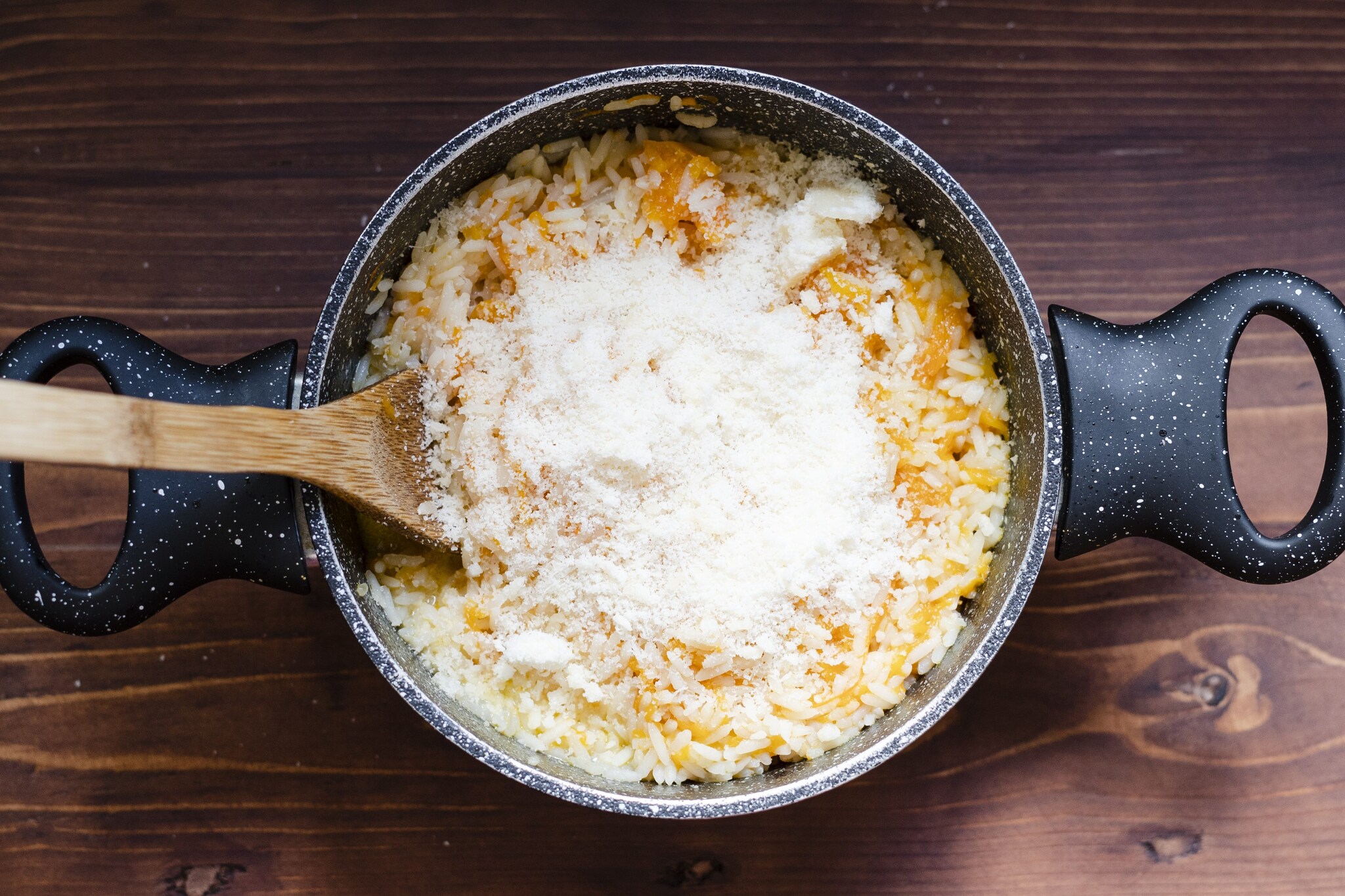 Riso al forno con zucca e mozzarella: la ricetta del piatto gustoso e ...