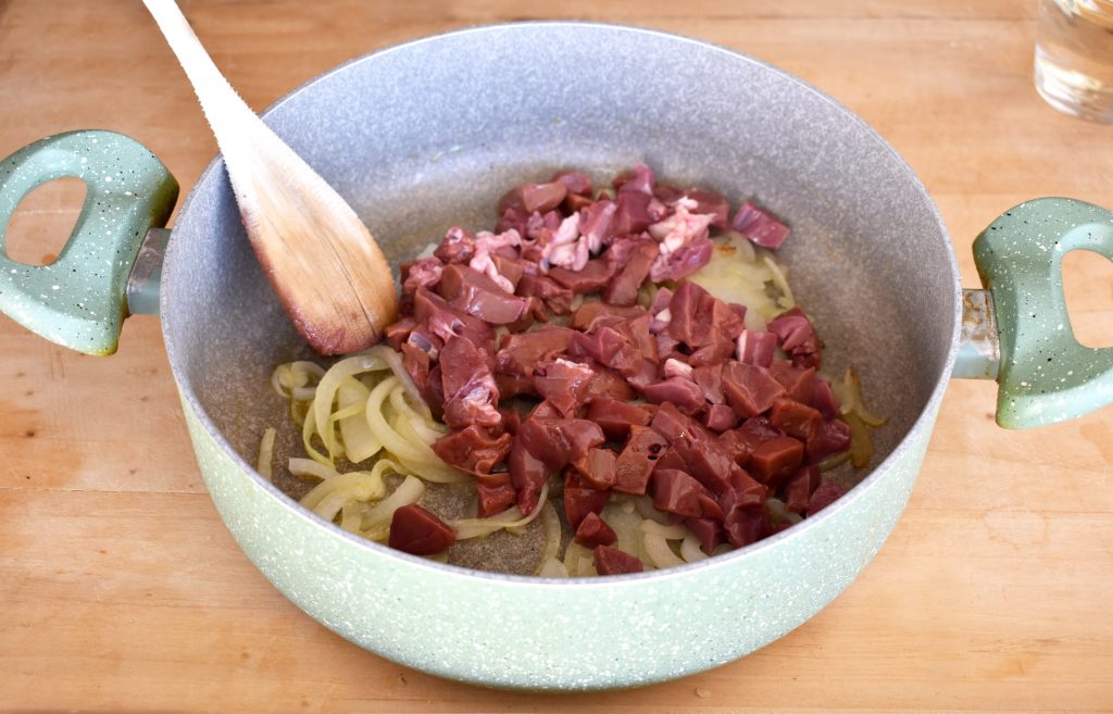 Coratella di agnello: la ricetta di un grande classico della cucina povera