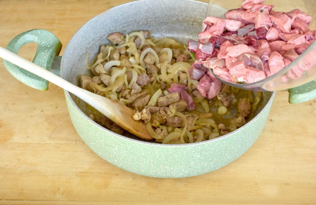 Coratella di agnello: la ricetta di un grande classico della cucina povera