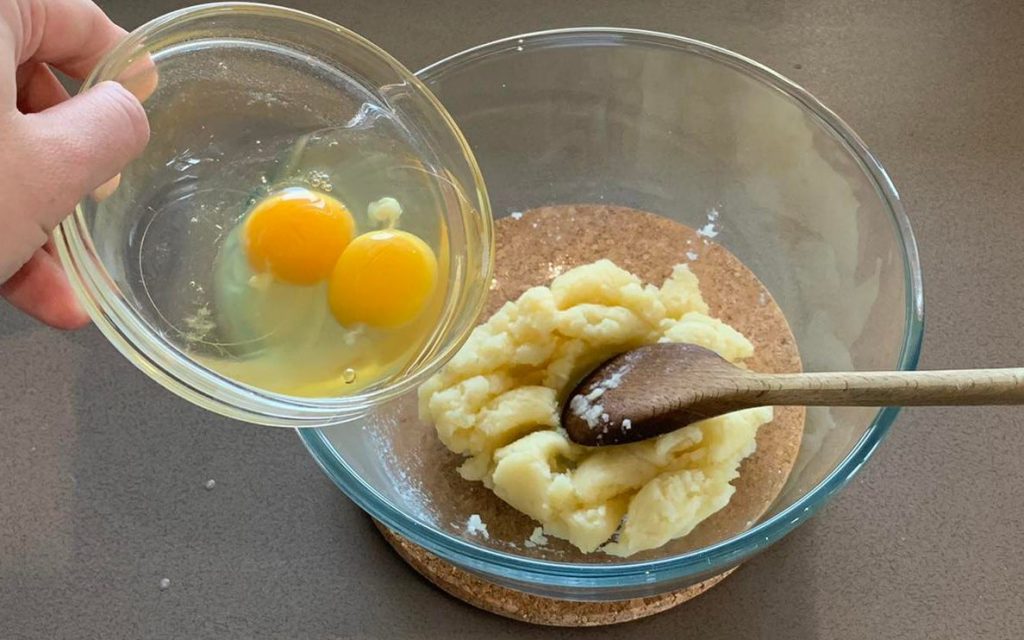 Gougéres: la ricetta di Alain Ducasse dei gustosi bignè al formaggio