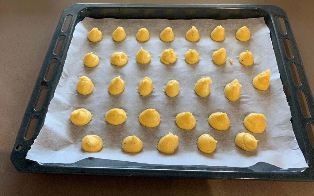 Gougéres: la ricetta di Alain Ducasse dei gustosi bignè al formaggio