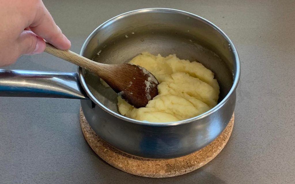 Gougéres: la ricetta di Alain Ducasse dei gustosi bignè al formaggio